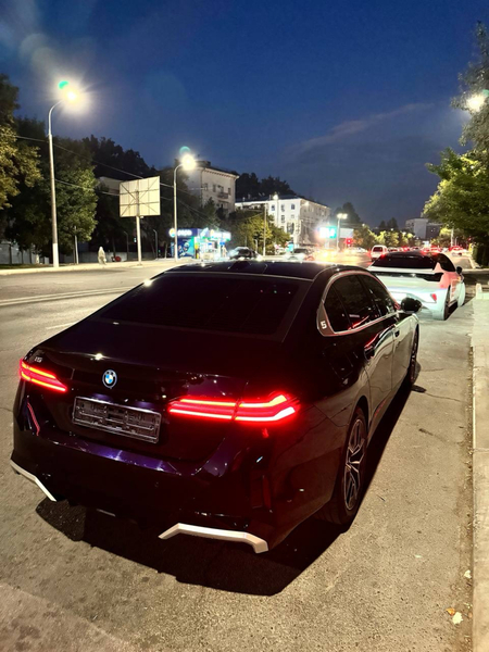 BMW i5 35L Long FULL с доп опциями