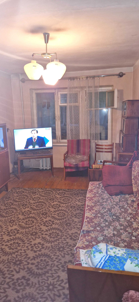 Срочно продаю 3х комнатную квартиру! БЕЗ РЕМОНТА!