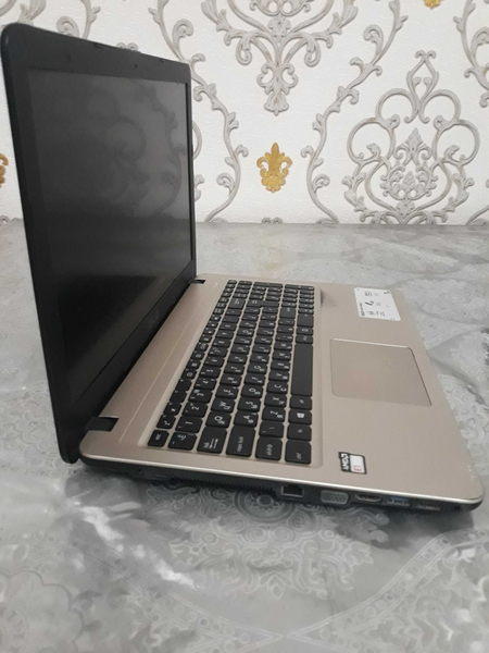 Notebook ASUS. Sumkasi bilan