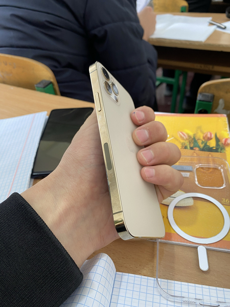 Maslan,Iphone12 pro kafolati bilan