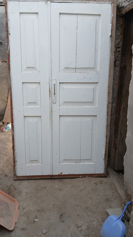 Taxta eshik sotiladi razmeri 200×115