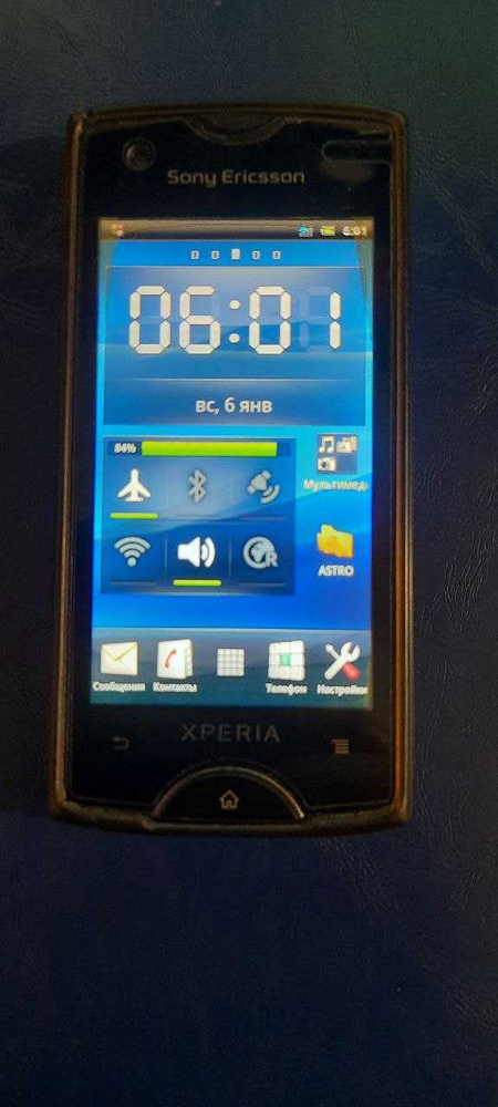 Телефон Sony Ericsson ST18i