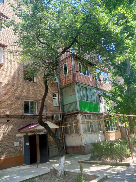 Продаю  квартиру 2/5/5 Казирабад мечеть