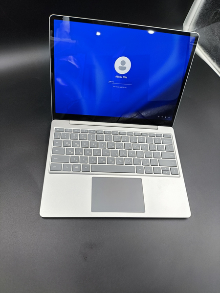 Продам windows surface go в отличном состоянии