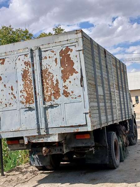 Камаз  пирисеб билан сотилади