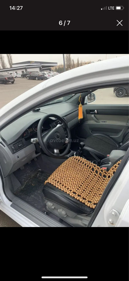 Srochna Moshina sotiladi chexol polik qilingan haydashga tayyor moshin