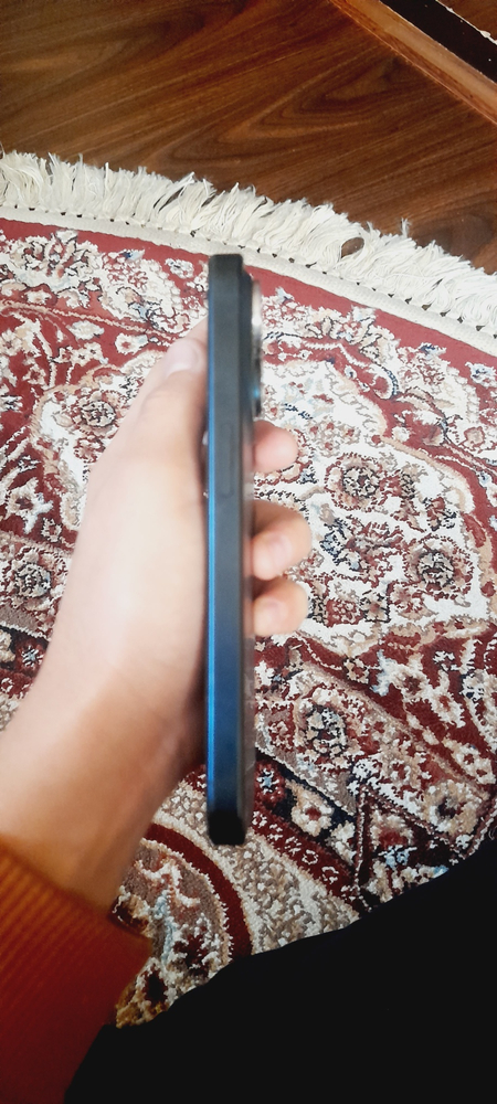 Iphone  15 pro 128 zpa 89 yomkst 700$ kelishamiz