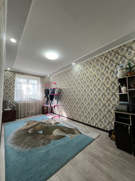 Продается своя метро ойбек 4 х ком