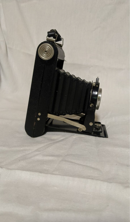 Складной пленочный фотоаппарат Kodak Brownie Pliant Six-20 1937г.