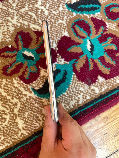 iphone xs  tinniq holatda