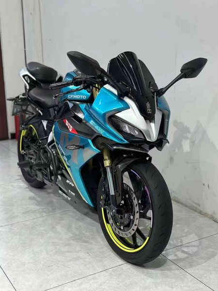 Mototsikl sotilad CF moto 250i