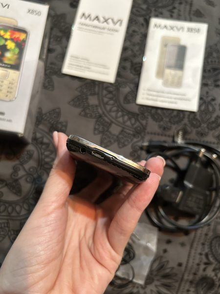 Продам телефон Maxvi x850 dual sim в отличном состоянии