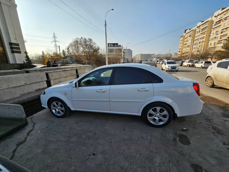 Lacetti 2013 oq 1,8 gentra qilingan