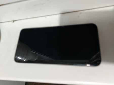 Redmi 7 4/64 kafolati bilan halol telefon.