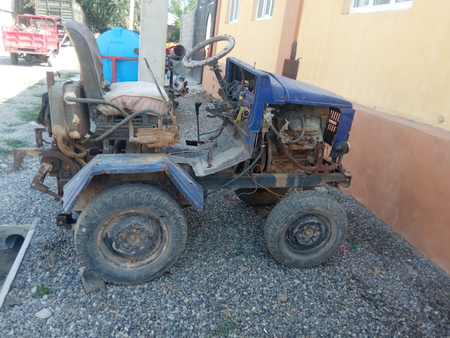 Mini Traktor sotiladi qoʻlda yasalgan