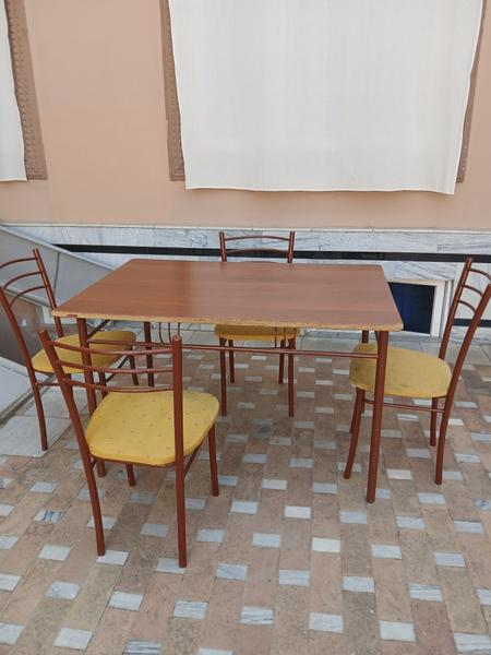 Стол и стулья б/у