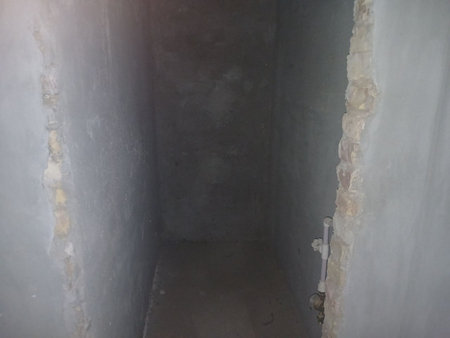 Saxirniy shifoxonasi qarama qarshisida yongi domdan 97 kv 3 xona