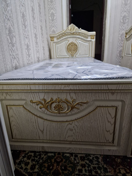 Продаю две абсолютно новые одно спальные кровати с матрасом