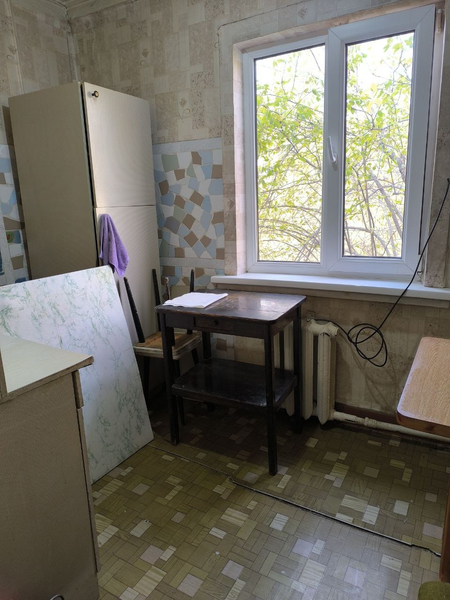 Продам 2ком не дорого 2этаж 2этажки в деревянном доме спутник8