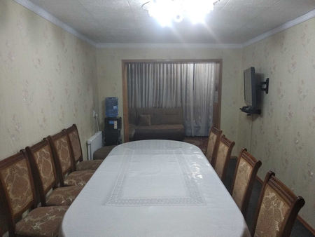 Продается гостиная мебель. Стол стулья