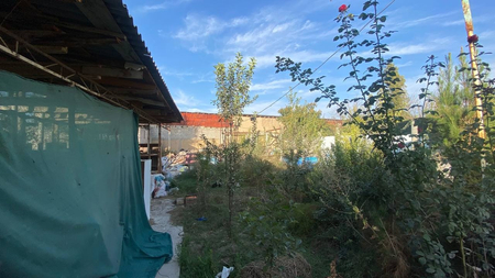 Sotiladi.Dacha hovli