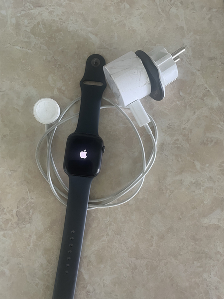 Iphone 12 pro va apple whatch 7  sotiladi yoki barter.