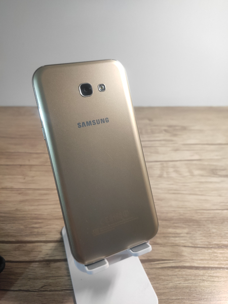 Samsung A7 sotiladi