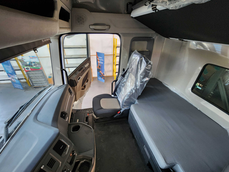 Седельный тягач HOWO MAX 4x2 CNG (пневмоподушка)