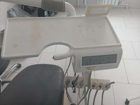 Stomatologik kreslo ishchi holatida sotiladi.