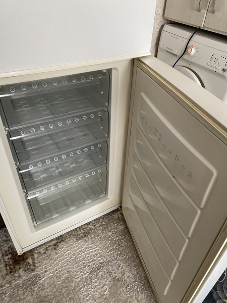 Продам холодильник б/у Electrolux 60
