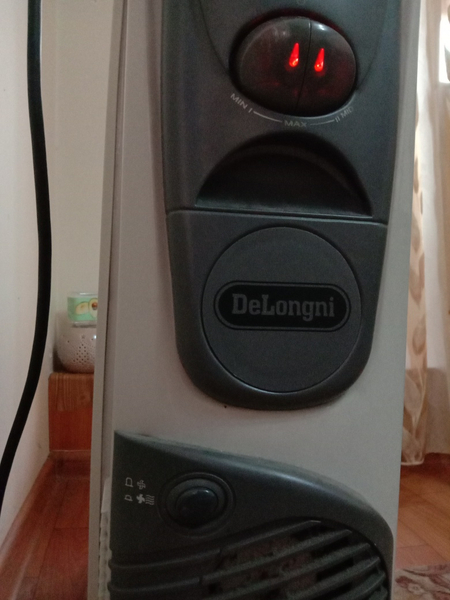 Масляный обогреватель DeLonghi