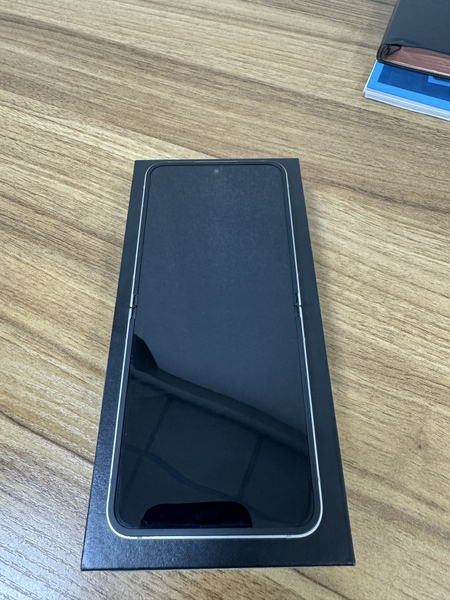 Samsung Galaxy Z Flip 6