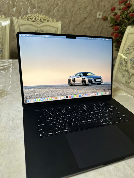 Macbook sotiladi 1500$ga mishkasini qoshib  bervoraman