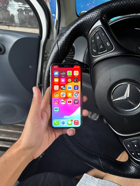Iphone xs abmen flagmnga s10 5g yana koramz