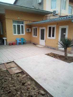 Sentr lunacharskiyda hovli\\\\yer
