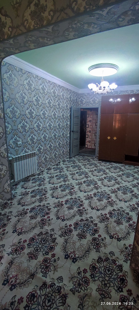 9мкр  2хона  1эт. Сотилади
