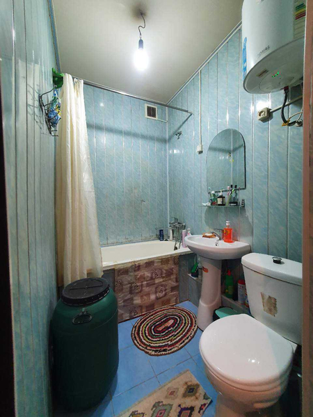 Продается 1я квартира переделанная в 2х на 2м этаже 41 кв.м. Поворот!