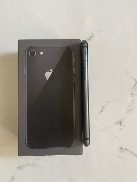 Iphon 8 sotiladi 64 G xotrasi