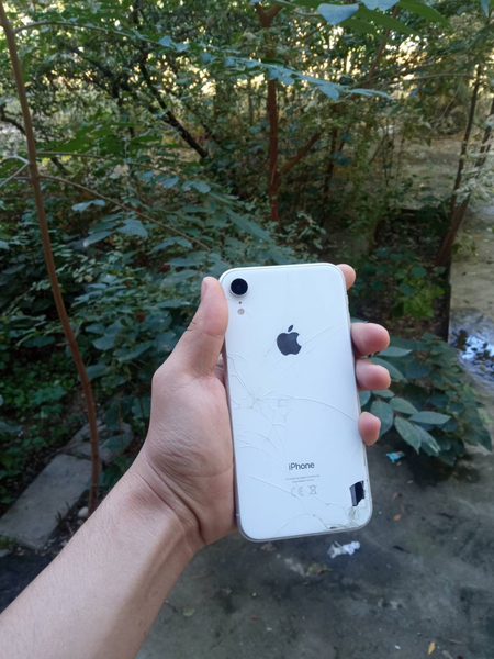 Iphone Xr kar dak bor