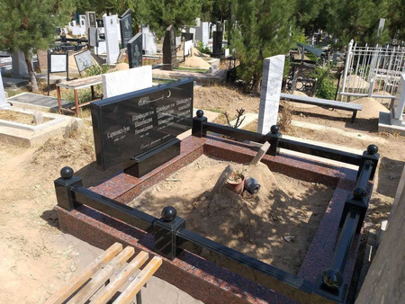 Памятники из мрамора и гранита.