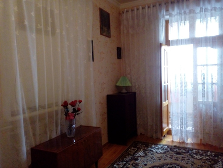 Сдаётся большая двухкомнатная квартира