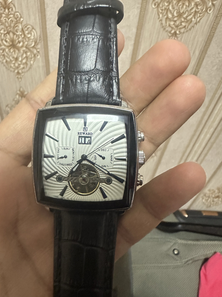 Часы Reward новые за 1,5 млн