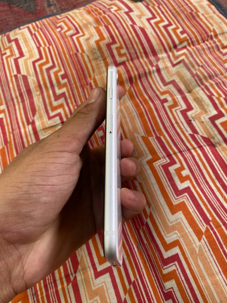 Iphone se 2020 xotirasi 64