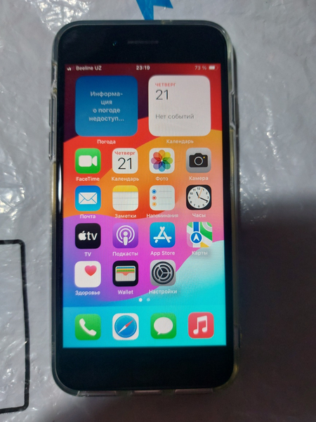 Продам телефон iphone se 2020.