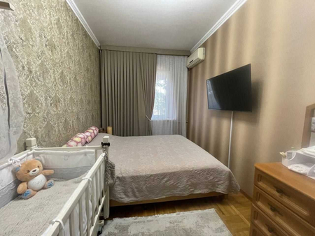 Жизнь рядом с метро Буюк Ипак Йули: квартира 3/9: (J3470)