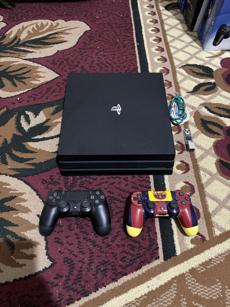 Ps4 Pro Exiskluziv Limetded Edition God Of War Koreydan kelgan 9.00