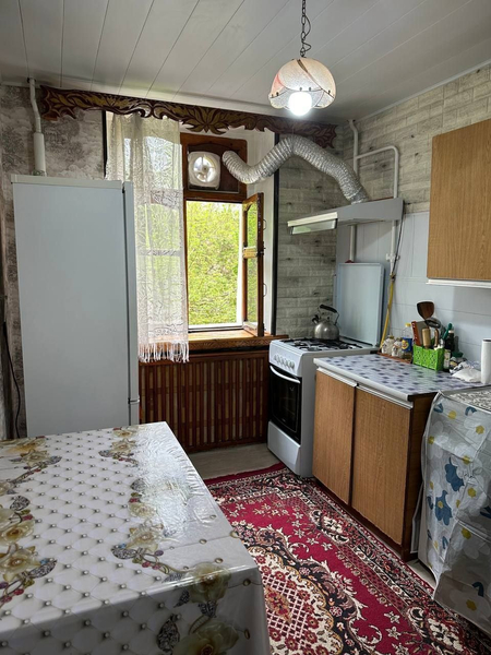 Продаётся 1 комнатная квартира 
Этаж: 2
Район: Телеграф 
Цена: 16500$