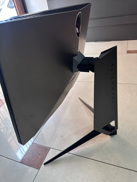 Игровой монитор Dell Alienware