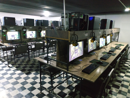 Game Club sotiladi. Moshinaga bartr bor.