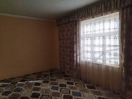 Hovli uy sotiladi
